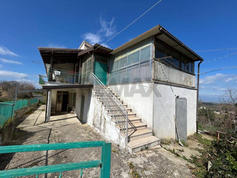 rustico-casale-corte in Vendita a Cosenza