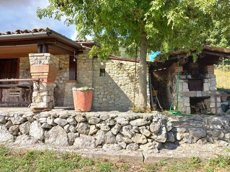 rustico-casale-corte in Vendita a Frosinone